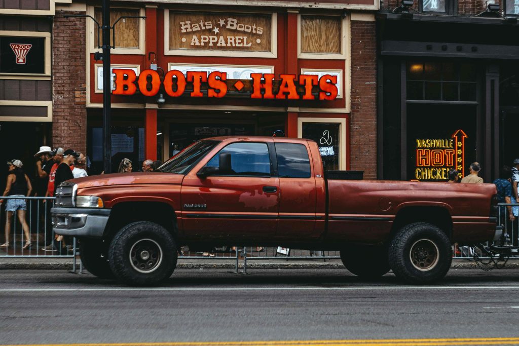 Як обрати американський автомобіль для мандрівок Україною